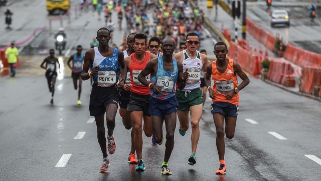 Pelari Kenya Ditabrak Mobil saat Memimpin di Marathon Kolombia ...