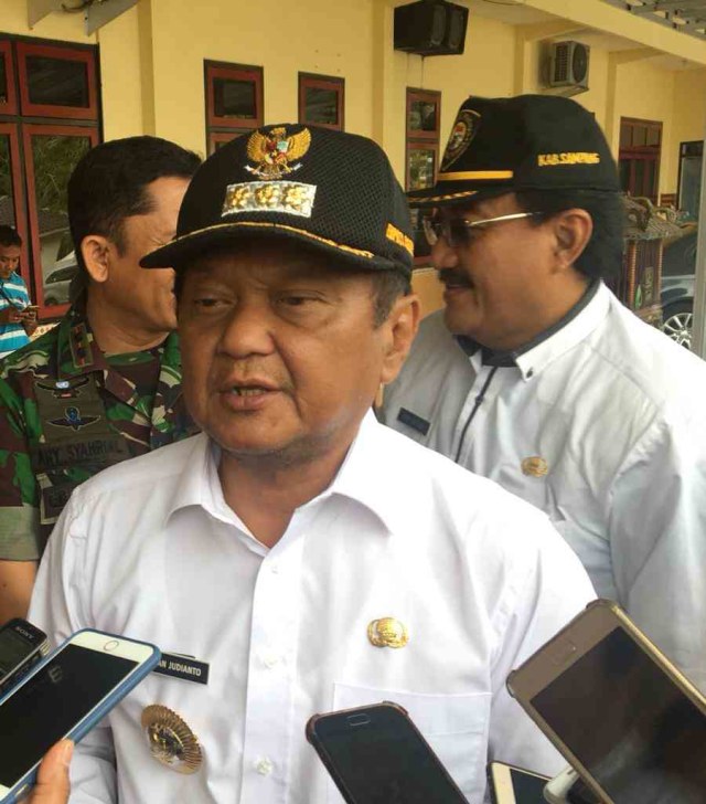 Pegawai Pemkab Sampang Diwajibkan Pakai ID Card | kumparan.com