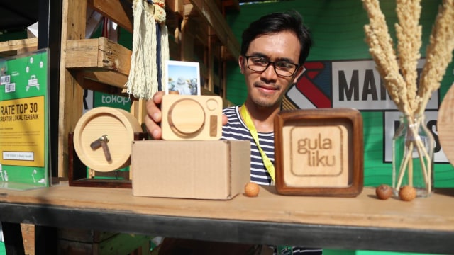 Gulaliku, Menyulap Limbah Kayu Jadi Benda Koleksi Unik | kumparan.com