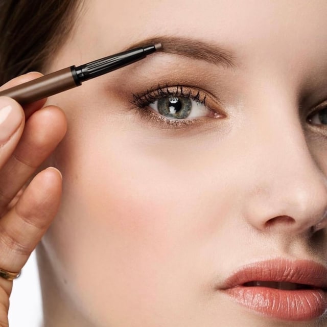 5 Langkah Mudah Bikin Alis Menawan bagi Pemula | kumparan.com