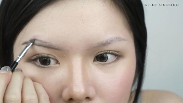 5 Langkah Mudah Bikin Alis Menawan bagi Pemula | kumparan.com