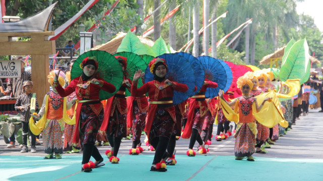 Inilah, Juara Pawai Budaya Tingkat SD dan SLTP Kabupaten Bojonegoro Tahun 2018 | kumparan.com