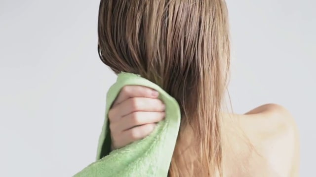 Rambut Lepek Terkena Air Hujan? Don't Worry Atasi dengan 5 Tips Berikut ...
