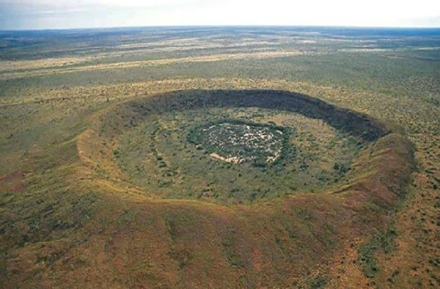 4 Kawah Terbesar di Dunia, Bukti Dahsyatnya Hantaman Meteor di Bumi ...