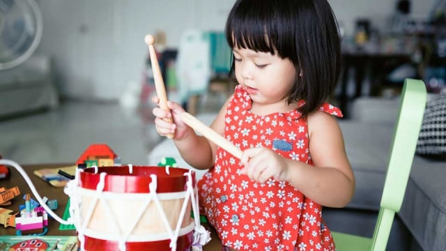 Efektifkah Terapi Musik untuk Anak yang Terlambat Berbicara? | kumparan.com