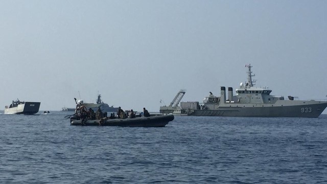 Foto: KRI Rigel dan KM Baruna Jaya Telusuri Badan Lion Air | kumparan.com