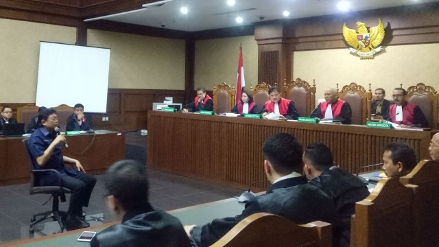 Lucas Menepis Tudingan Halangi KPK Usut Eddy Sindoro | kumparan.com