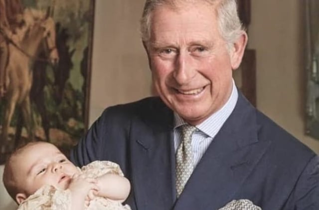 Momen Manis Pangeran Charles Bersama Cucunya! | kumparan.com