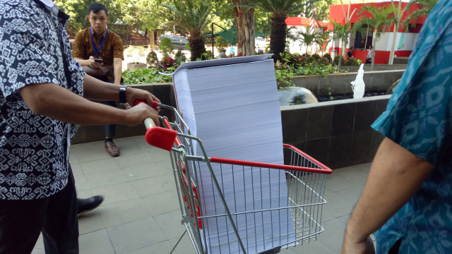 Tebalnya Berkas Perkara 4 Eks Anggota DPRD Sumut Tersangka Suap ... Tebalnya Berkas Perkara 4 Eks Anggota DPRD Sumut Tersangka Suap ...