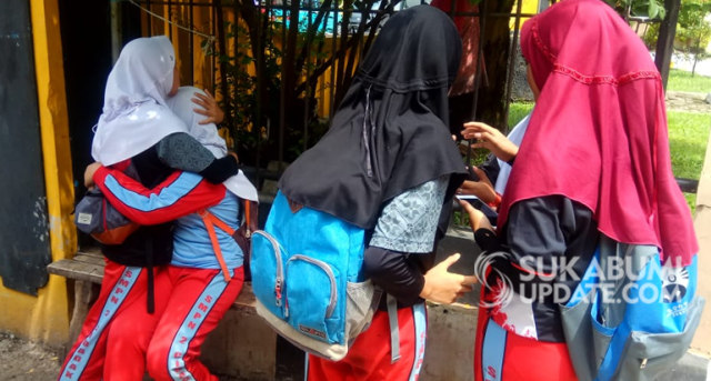 Main HP Sambil Jalan, Pelajar Jadi Korban Jambret di Belakang Kantor ... Main HP Sambil Jalan, Pelajar Jadi Korban Jambret di Belakang Kantor ...