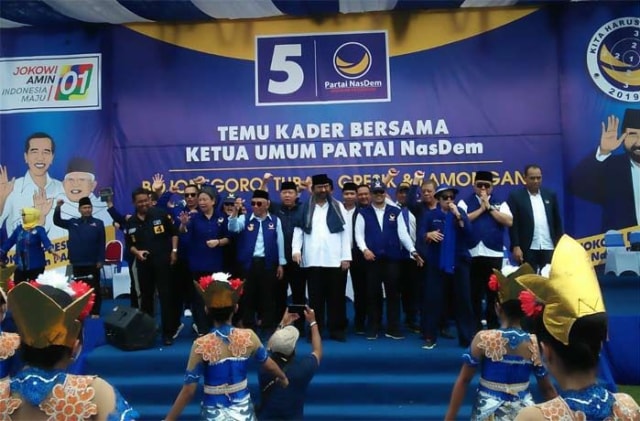 Surya Paloh Motivasi Ribuan Kader dari Empat Kabupaten | kumparan.com