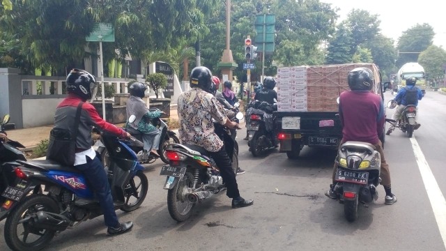 Rambu “Belok Kiri Jalan Terus” di Tuban Belum Banyak Diketahui ... Rambu “Belok Kiri Jalan Terus” di Tuban Belum Banyak Diketahui ...