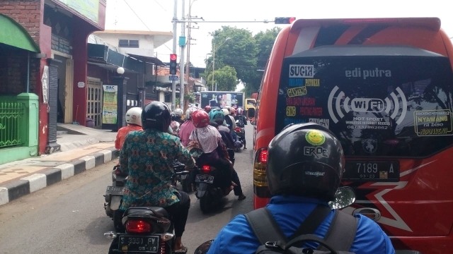 Rambu “Belok Kiri Jalan Terus” di Tuban Belum Banyak Diketahui ... Rambu “Belok Kiri Jalan Terus” di Tuban Belum Banyak Diketahui ...