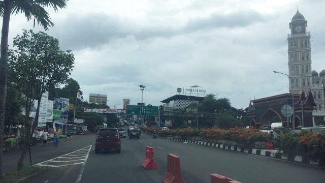 Jalur Menuju Puncak Kembali Dibuka, Lalu Lintas Ramai Lancar | kumparan.com