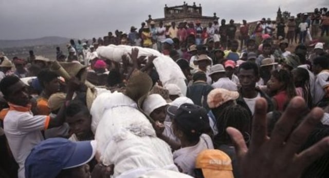 6 Ritual Paling Menyeramkan di Dunia, 3 Diantaranya Dilakukan di ...