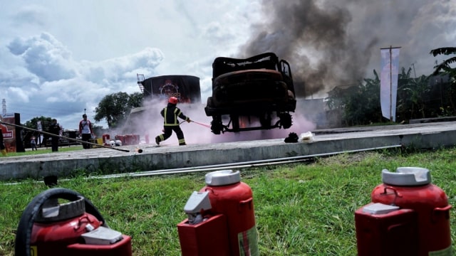 Foto: Berlomba Melawan Amukan Api | kumparan.com