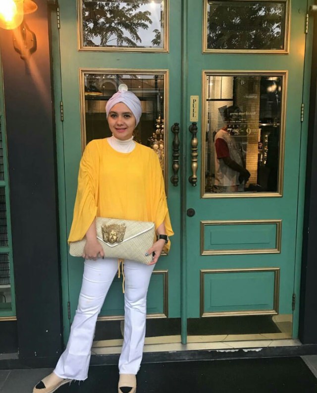 7 Gaya Kekinian Viona Rosalina dengan Balutan Turban | kumparan.com