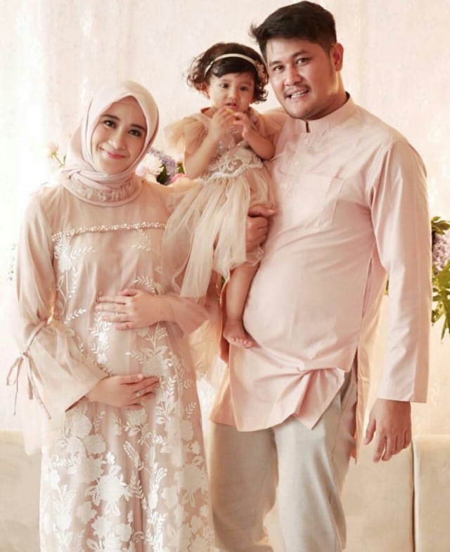 Hamil Anak Kedua, Intip 7 Momen Ceria Ryana Dea dan Putri Sulungnya ...