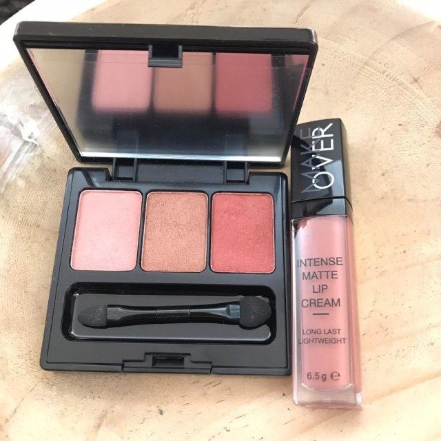 Pakai Makeup Nuansa Pink dari Kosmetik Lokal, Make Over | kumparan.com