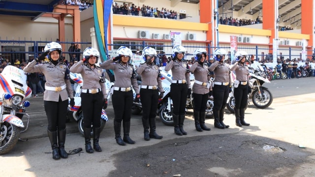 Polisi Imbau Milenial Tak Tiru Film Dilan Soal Bermotor Tak Pakai Helm ...