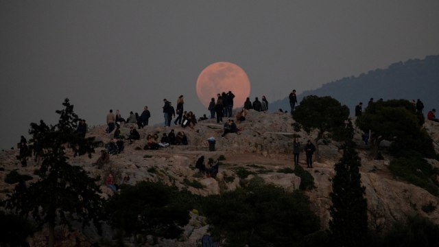 Foto: Keindahan Supermoon Terbesar dan Tercerah di 2019 | kumparan.com