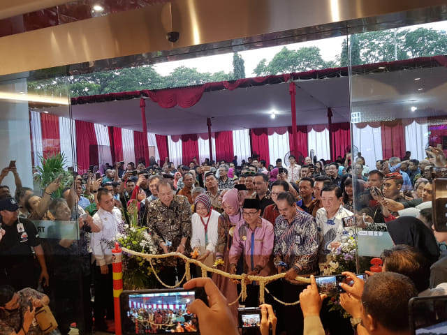 Transmart MX Mall Langsung Ramai di Hari Perdana | kumparan.com