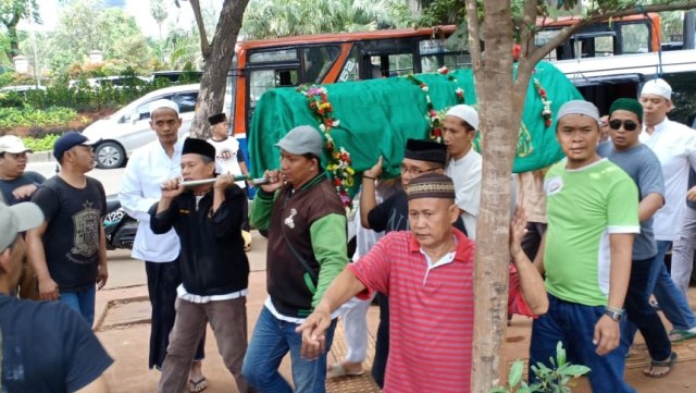 Istri Sebut Komedian Nur Tompel Tak Pernah Mengeluh Saat Sakit ...