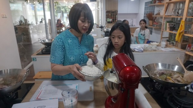 Mencicipi Salad Pegagan, Tanaman Liar Nutrisi Otak di Ramu Rasa ...