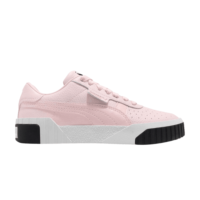 5 Pilihan Sneakers Gemas untuk Kamu Penyuka Pink | kumparan.com