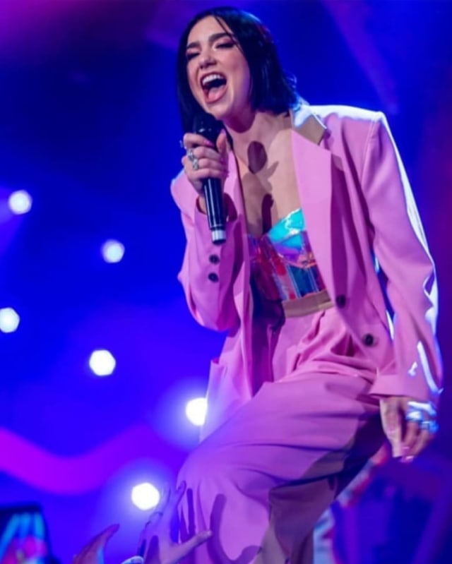 7 Potret Memukau Dua Lipa Gemparkan Panggung Indonesia | kumparan.com