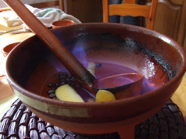 Queimada, Ritual Minum Api Penuh Magis di Galicia | kumparan.com