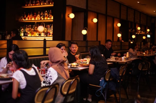 Habiskan Malam di Double Chin Restaurant & Bar, ARTOTEL Thamrin ...