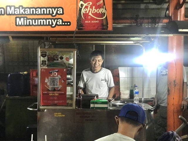 Banyak Berubah, Bakso Kumis Blok S Masih Ramai Pengunjung | kumparan.com