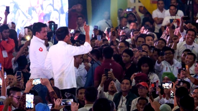 Banggakan Bobby sebagai Keluarga, Jokowi Target Tambah Suara di Sumut ...
