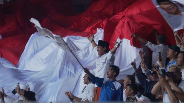 Foto: Bendera Merah Putih Raksasa di Kampanye Akbar Prabowo-Sandi ...