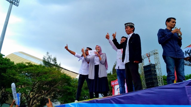 Atraksi Rapai Debus Meriahkan Kampanye Jokowi di Aceh - kumparan.com