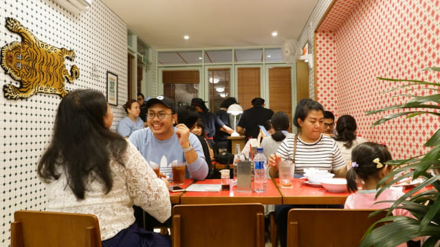 New Normal, Bubur Cap Tiger Hanya Siapkan Satu Buku Menu hingga Batasi ...