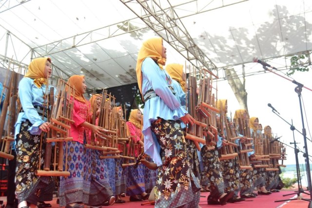 Festival Angklung Internasional, Citra Kuningan, dan Warisan Budaya ...