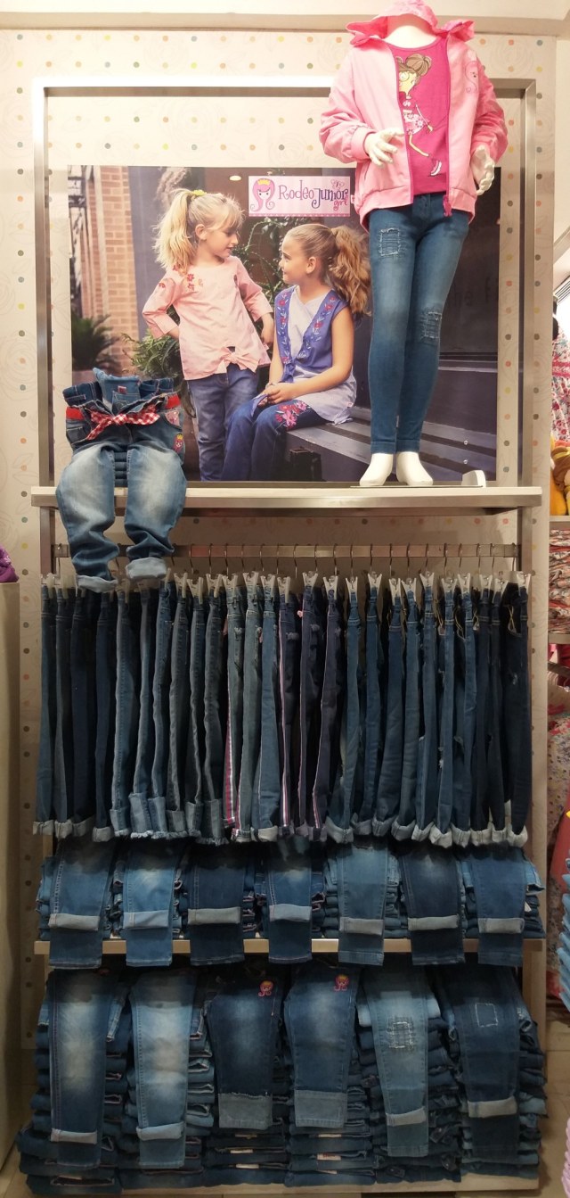 Visual Merchandising 101 : How To Display Denim Collection - kumparan.com