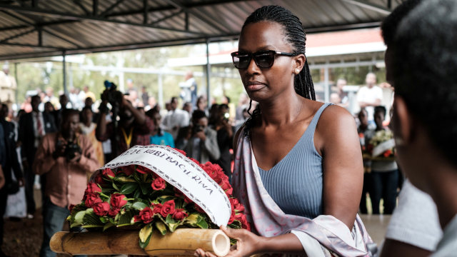 Foto: Haru Saat Pemakaman 85 Ribu Korban Genosida di Rwanda | kumparan.com