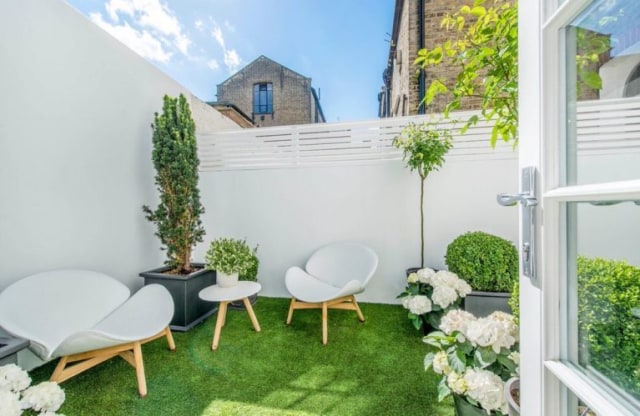 6 Inspirasi Teras Rimbun, Tempat Berkebun Sekaligus Area Rekreasi di ...