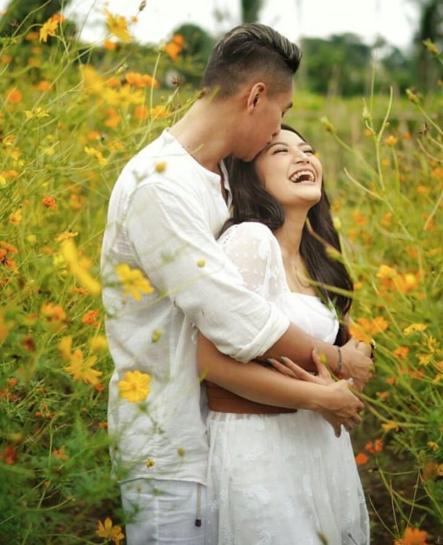 7 Potret Pre-Wedding Siti Badriah dan Krisjana yang Sederhana ...
