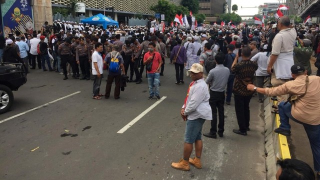 Ada Demo FPI di Bawaslu, Jalan MH Thamrin Menuju Monas Ditutup ...