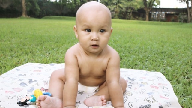 Stimulasi Merangkak dengan Baby Spa atau Berenang | kumparan.com