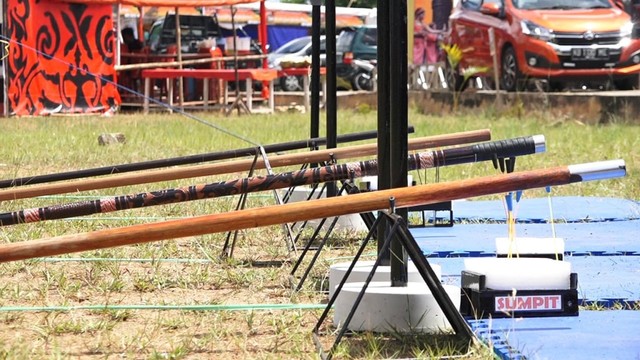Lomba Sumpit Meriahkan Pekan Gawai Dayak ke-34 di Pontianak | kumparan.com