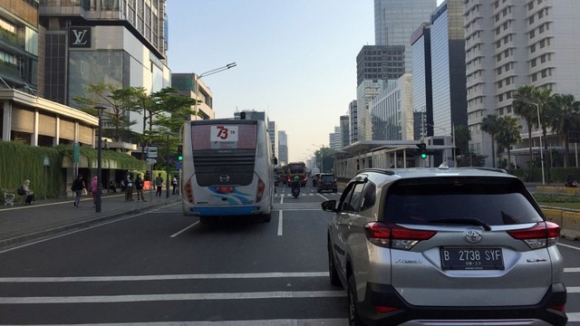 Jalan MH Thamrin Dibuka, Transjakarta Kembali Beroperasi Normal ...