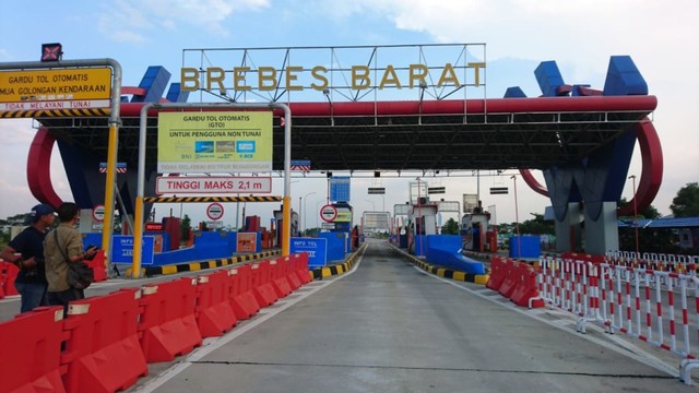 PPTR Sudah Pasang Rambu One Way Guide untuk Pemudik | kumparan.com