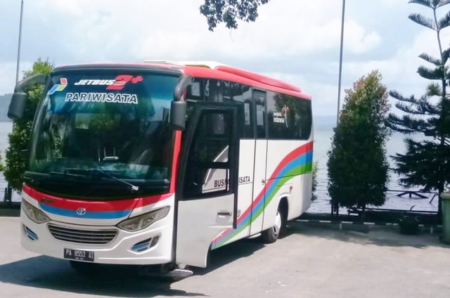 Datangkan Bus Pariwisata untuk Wisatawan dan PON Papua | kumparan.com
