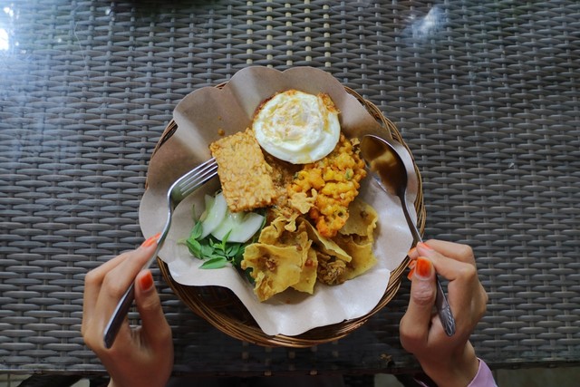 Pecel Kawi Hj. Musilah di Malang, Kuliner Legendaris Favorit Wisatawan ...