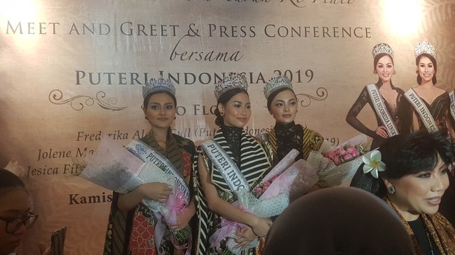 Putri Indonesia 2019 'Trio Flores' Sapa Warga Yogyakarta | kumparan.com